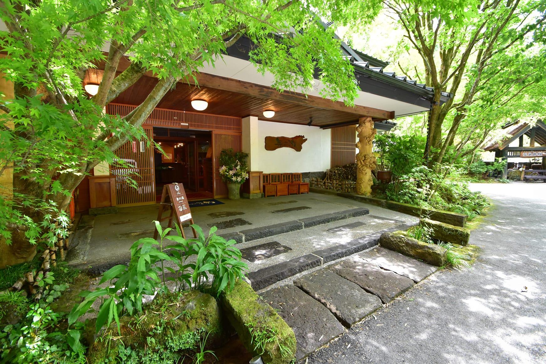 黒川温泉 旅館 奥の湯の求人情報【 フロントスタッフ 】正社員・お祝い金・熊本県・南小国町｜スマホde求人 九州版｜九州沖縄限定の求人情報サイト